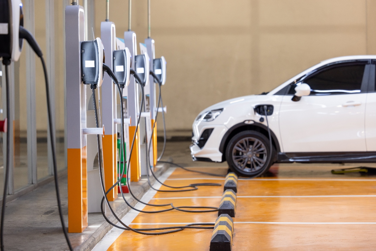 Managing heat, safety and power delivery in electric vehicle charging ...